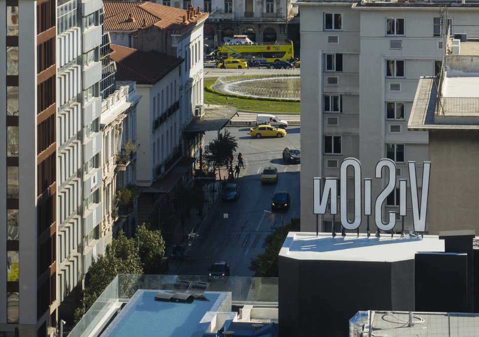 Μια πισίνα-όνειρο πάνω από την Ομόνοια -Δείτε πού βρίσκεται - iefimerida.gr